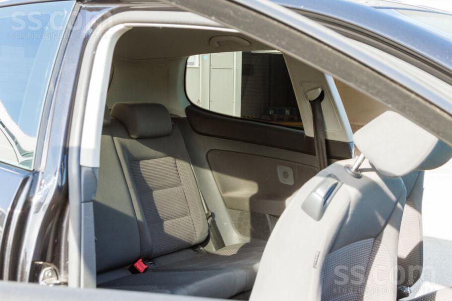 Melns Volkswagen Golf 2006 Rīga, ar dzinēja tilpumu 2.00 L un nobraukumu 299 tūkst. km par 2999 €, foto 18 vietnē AUTOMOTO.COM.LV