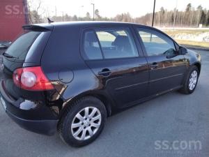 Melns Volkswagen Golf 2006 Rēzekne, ar dzinēja tilpumu 2.00 L un nobraukumu 255 tūkst. km par 2450 €, foto 4 vietnē AUTOMOTO.COM.LV