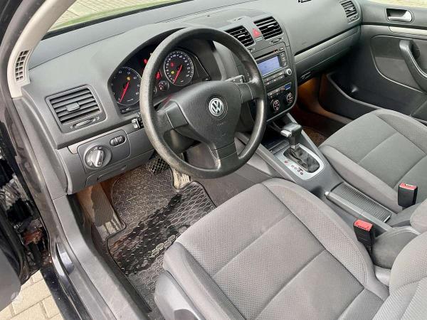 Black Volkswagen Golf 2006 in Vilnius, with an engine capacity of 1.60 L and mileage of 280 thousand km for 2450 €, photo 10 on AUTOMOTO.COM.LV