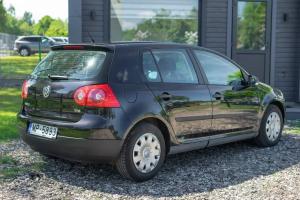 Melns Volkswagen Golf 2006 Liepāja, ar dzinēja tilpumu 1.90 L un nobraukumu 338 tūkst. km par 2200 €, foto 5 vietnē AUTOMOTO.COM.LV