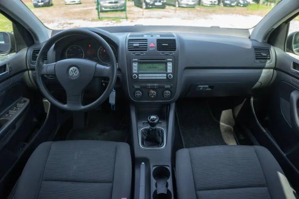 Black Volkswagen Golf 2006 in Liepaja, with an engine capacity of 1.90 L and mileage of 338 thousand km for 2200 €, photo 6 on AUTOMOTO.COM.LV
