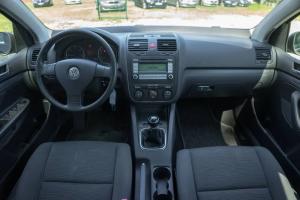 Melns Volkswagen Golf 2006 Liepāja, ar dzinēja tilpumu 1.90 L un nobraukumu 338 tūkst. km par 2200 €, foto 7 vietnē AUTOMOTO.COM.LV