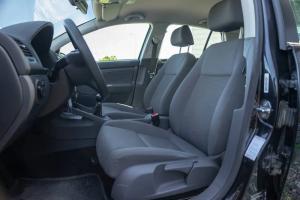 Melns Volkswagen Golf 2006 Liepāja, ar dzinēja tilpumu 1.90 L un nobraukumu 338 tūkst. km par 2200 €, foto 9 vietnē AUTOMOTO.COM.LV