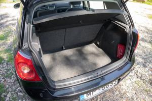 Melns Volkswagen Golf 2006 Liepāja, ar dzinēja tilpumu 1.90 L un nobraukumu 338 tūkst. km par 2200 €, foto 11 vietnē AUTOMOTO.COM.LV