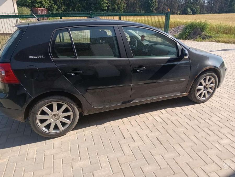 Melns Volkswagen Golf 2006 Viļņa, ar dzinēja tilpumu 1.90 L un nobraukumu 291 tūkst. km par 950 €, foto 11 vietnē AUTOMOTO.COM.LV
