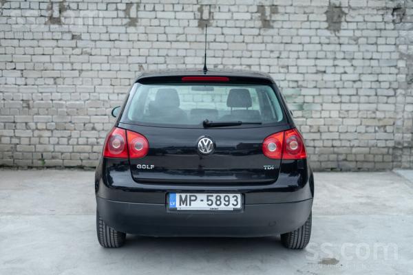 Black Volkswagen Golf 2006 in Liepaja, with an engine capacity of 1.90 L and mileage of 338 thousand km for 2200 €, photo 5 on AUTOMOTO.COM.LV