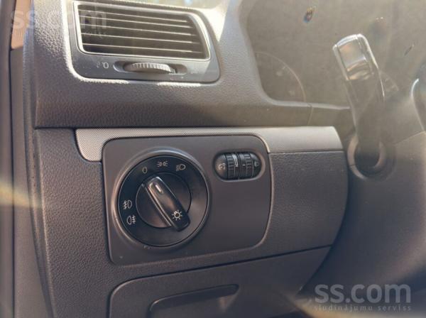 Black Volkswagen Golf 2006 in Jurmala, with an engine capacity of 1.90 L and mileage of 297 thousand km for 2000 €, photo 8 on AUTOMOTO.COM.LV