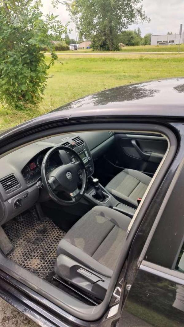 Black Volkswagen Golf 2006 in Sakiai, with an engine capacity of 1.90 L and mileage of 356 thousand km for 1500 €, photo 5 on AUTOMOTO.COM.LV