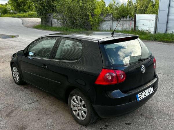 Melns Volkswagen Golf 2006 Viļņa, ar dzinēja tilpumu 1.90 L un nobraukumu 314 tūkst. km par 1850 €, foto 3 vietnē AUTOMOTO.COM.LV