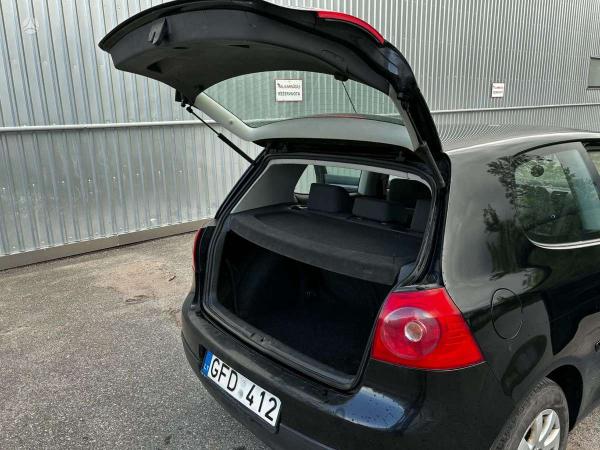 Melns Volkswagen Golf 2006 Viļņa, ar dzinēja tilpumu 1.90 L un nobraukumu 314 tūkst. km par 1850 €, foto 9 vietnē AUTOMOTO.COM.LV