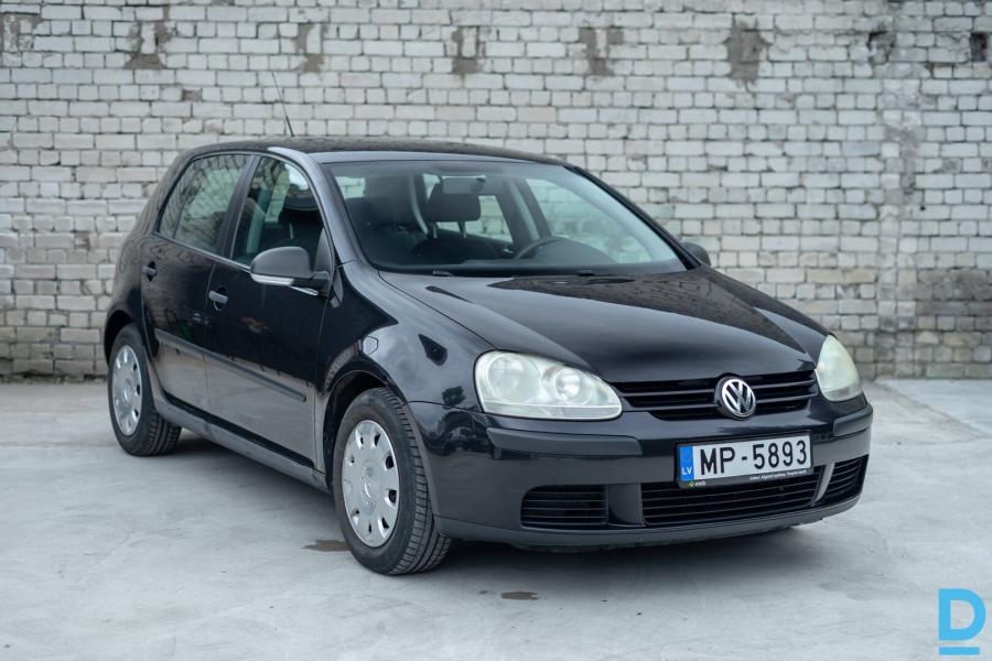 Melns Volkswagen Golf 2006 Liepāja, ar dzinēja tilpumu 1.90 L un nobraukumu 338 tūkst. km par 2200 €, foto 1 vietnē AUTOMOTO.COM.LV