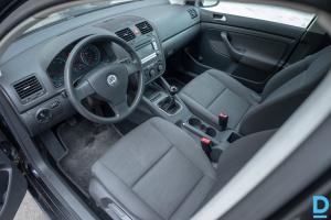 Melns Volkswagen Golf 2006 Liepāja, ar dzinēja tilpumu 1.90 L un nobraukumu 338 tūkst. km par 2200 €, foto 6 vietnē AUTOMOTO.COM.LV