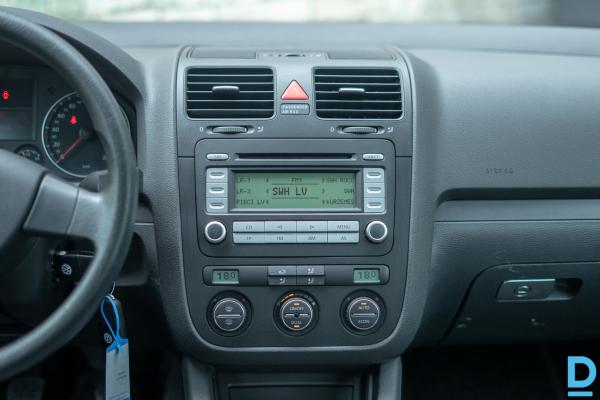 Black Volkswagen Golf 2006 in Liepaja, with an engine capacity of 1.90 L and mileage of 338 thousand km for 2200 €, photo 9 on AUTOMOTO.COM.LV