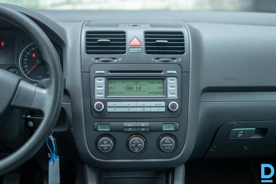 Melns Volkswagen Golf 2006 Liepāja, ar dzinēja tilpumu 1.90 L un nobraukumu 338 tūkst. km par 2200 €, foto 10 vietnē AUTOMOTO.COM.LV