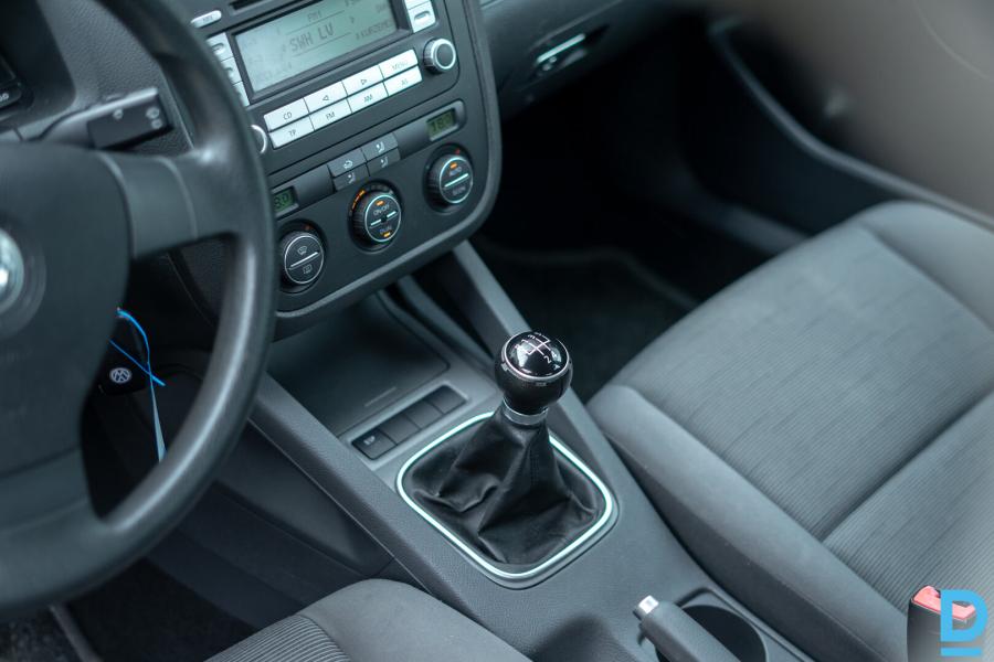 Melns Volkswagen Golf 2006 Liepāja, ar dzinēja tilpumu 1.90 L un nobraukumu 338 tūkst. km par 2200 €, foto 11 vietnē AUTOMOTO.COM.LV