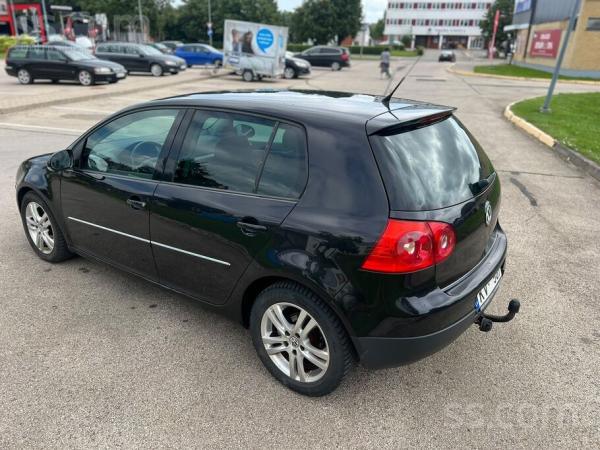 Black Volkswagen Golf 2006 in Tukums, with an engine capacity of 2.00 L and mileage of 299 thousand km for 3000 €, photo 4 on AUTOMOTO.COM.LV