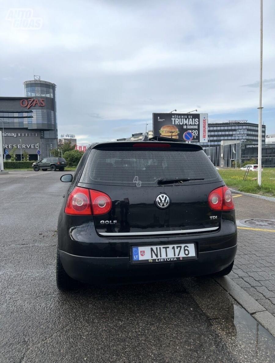 Melns Volkswagen Golf 2006 Viļņa, ar dzinēja tilpumu 1.90 L un nobraukumu 292 tūkst. km par 1800 €, foto 6 vietnē AUTOMOTO.COM.LV
