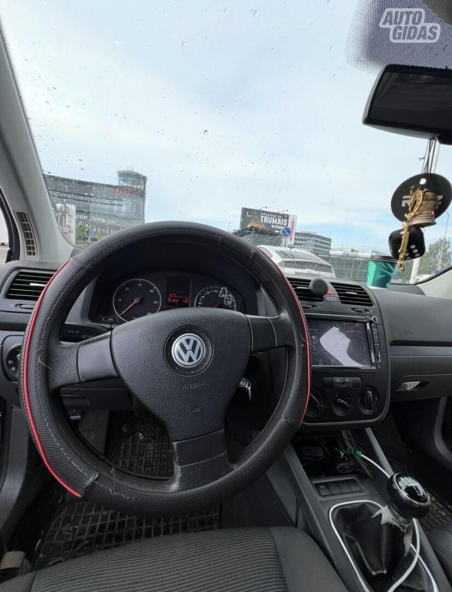 Melns Volkswagen Golf 2006 Viļņa, ar dzinēja tilpumu 1.90 L un nobraukumu 292 tūkst. km par 1800 €, foto 11 vietnē AUTOMOTO.COM.LV