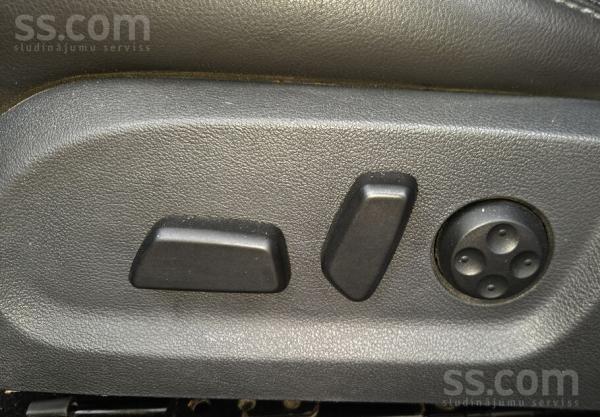 Black Volkswagen Golf 2006 in Jelgava, with an engine capacity of 1.90 L and mileage of 202 thousand km for 2350 €, photo 8 on AUTOMOTO.COM.LV