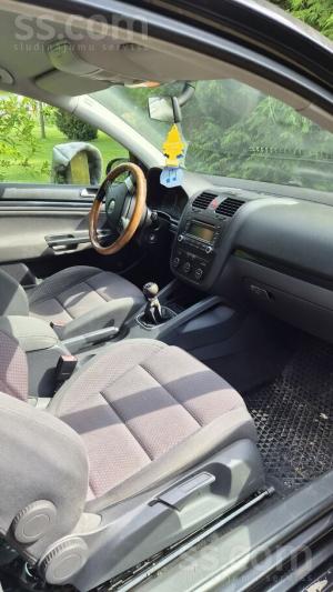 Melns Volkswagen Golf 2006 Talsi, ar dzinēja tilpumu 1.40 L un nobraukumu 233 tūkst. km par 1000 €, foto 3 vietnē AUTOMOTO.COM.LV