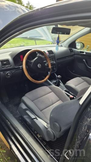 Melns Volkswagen Golf 2006 Talsi, ar dzinēja tilpumu 1.40 L un nobraukumu 233 tūkst. km par 1000 €, foto 6 vietnē AUTOMOTO.COM.LV