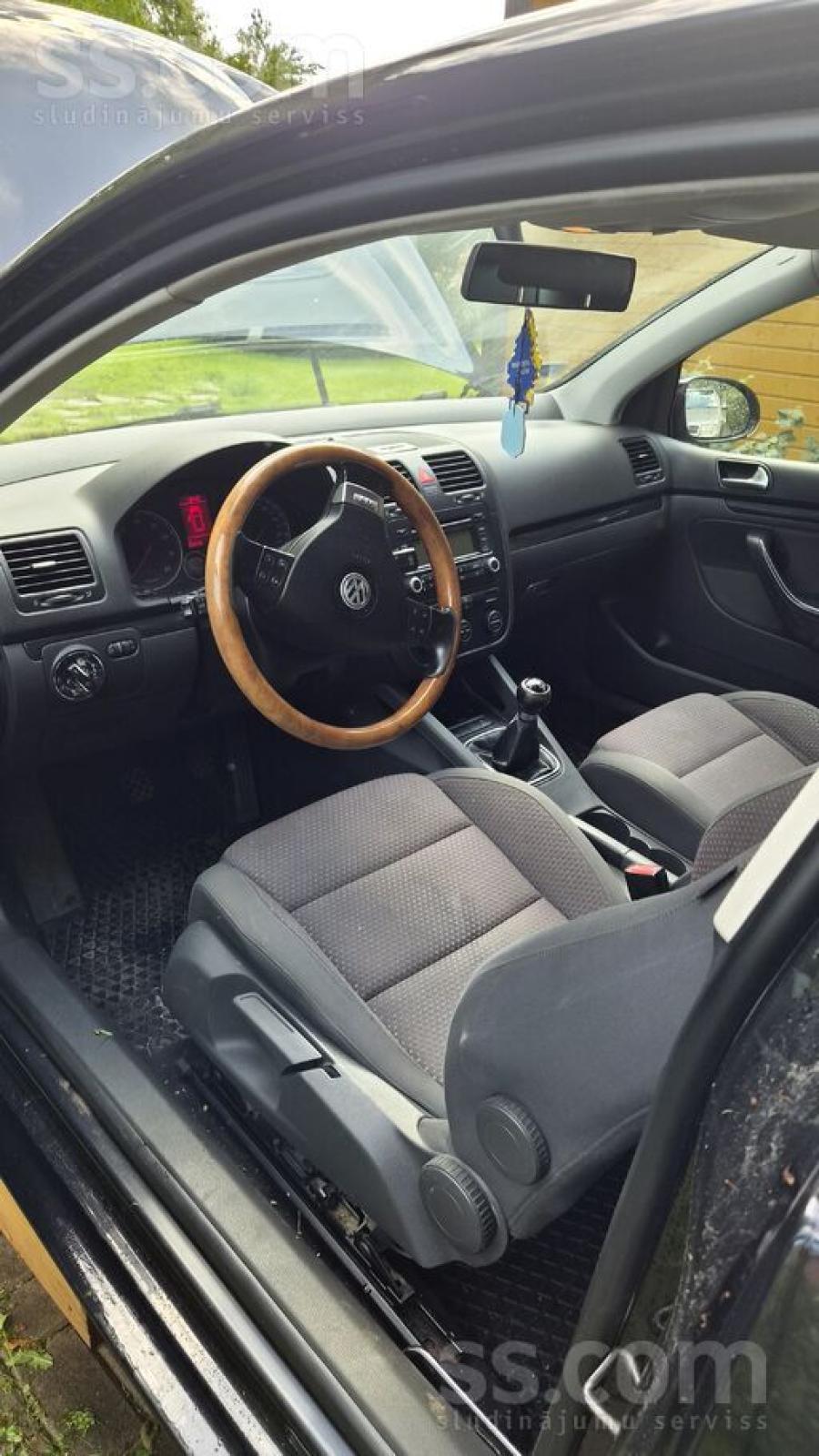 Melns Volkswagen Golf 2006 Talsi, ar dzinēja tilpumu 1.40 L un nobraukumu 233 tūkst. km par 1000 €, foto 6 vietnē AUTOMOTO.COM.LV