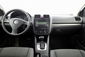 Black Volkswagen Golf 2006 in Tallinn, with an engine capacity of 1.60 L and mileage of 327 thousand km for 1199 €, photo 6 on AUTOMOTO.COM.LV