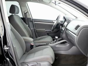 Black Volkswagen Golf 2006 in Tallinn, with an engine capacity of 1.60 L and mileage of 327 thousand km for 1199 €, photo 7 on AUTOMOTO.COM.LV
