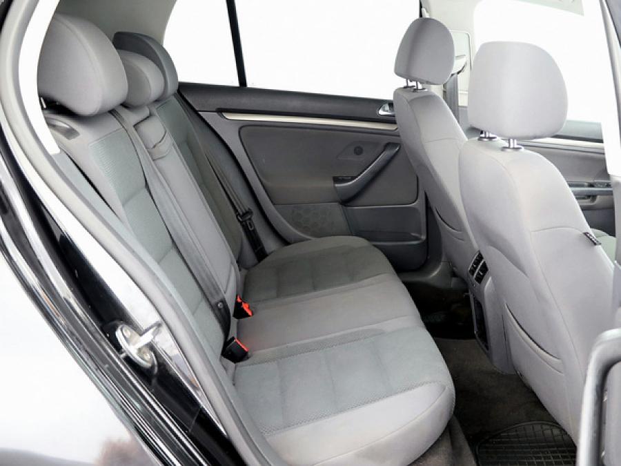 Black Volkswagen Golf 2006 in Tallinn, with an engine capacity of 1.60 L and mileage of 327 thousand km for 1199 €, photo 8 on AUTOMOTO.COM.LV
