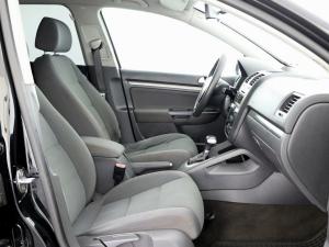 Black Volkswagen Golf 2006 in Tallinn, with an engine capacity of 1.60 L and mileage of 327 thousand km for 1199 €, photo 14 on AUTOMOTO.COM.LV