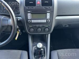 Melns Volkswagen Golf 2006 Daugavpils, ar dzinēja tilpumu 1.90 L un nobraukumu 253 tūkst. km par 2650 €, foto 19 vietnē AUTOMOTO.COM.LV