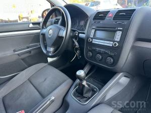 Melns Volkswagen Golf 2006 Daugavpils, ar dzinēja tilpumu 1.90 L un nobraukumu 253 tūkst. km par 2650 €, foto 22 vietnē AUTOMOTO.COM.LV