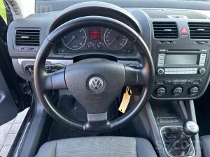 Melns Volkswagen Golf 2006 Daugavpils, ar dzinēja tilpumu 1.90 L un nobraukumu 253 tūkst. km par 2650 €, foto 23 vietnē AUTOMOTO.COM.LV