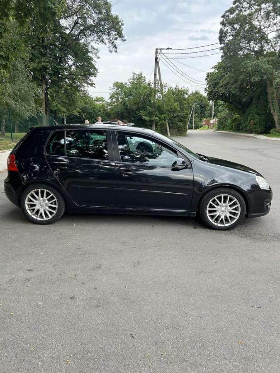 Melns Volkswagen Golf 2006 Viļņa, ar dzinēja tilpumu 1.97 L un nobraukumu 241 tūkst. km par 3400 €, foto 4 vietnē AUTOMOTO.COM.LV