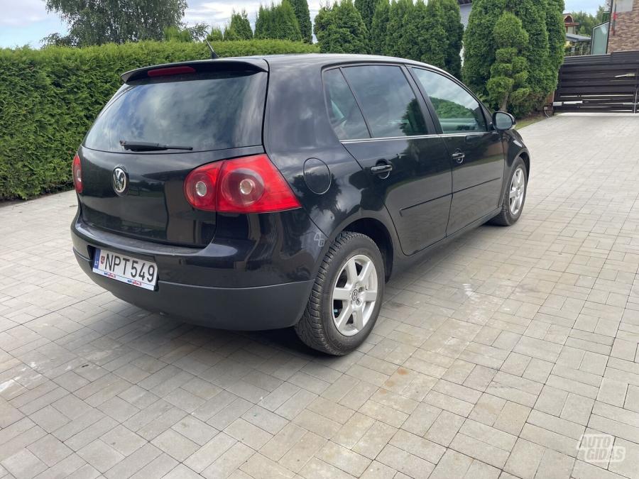 Melns Volkswagen Golf 2006 Viļņa, ar dzinēja tilpumu 1.60 L un nobraukumu 269 tūkst. km par 1800 €, foto 3 vietnē AUTOMOTO.COM.LV