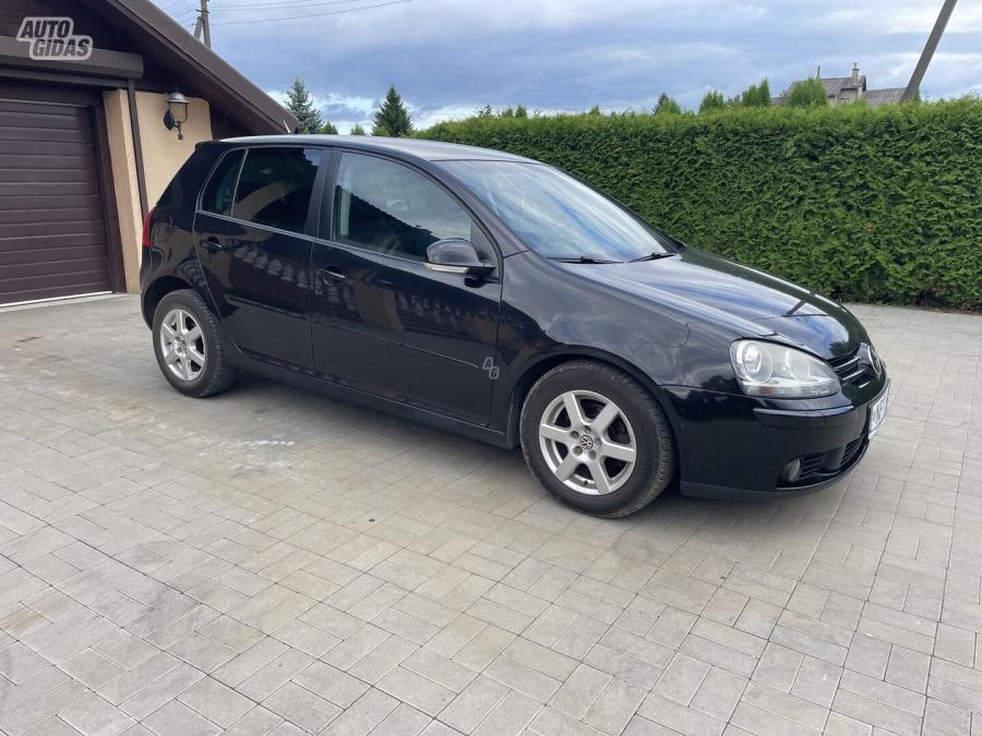 Melns Volkswagen Golf 2006 Viļņa, ar dzinēja tilpumu 1.60 L un nobraukumu 269 tūkst. km par 1800 €, foto 9 vietnē AUTOMOTO.COM.LV
