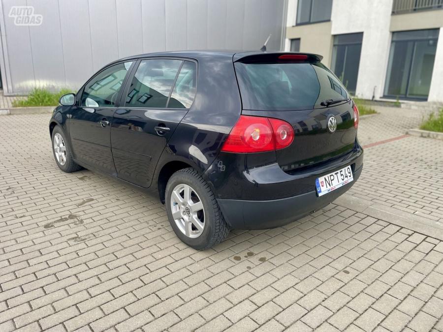 Melns Volkswagen Golf 2006 Viļņa, ar dzinēja tilpumu 1.60 L un nobraukumu 269 tūkst. km par 1900 €, foto 3 vietnē AUTOMOTO.COM.LV