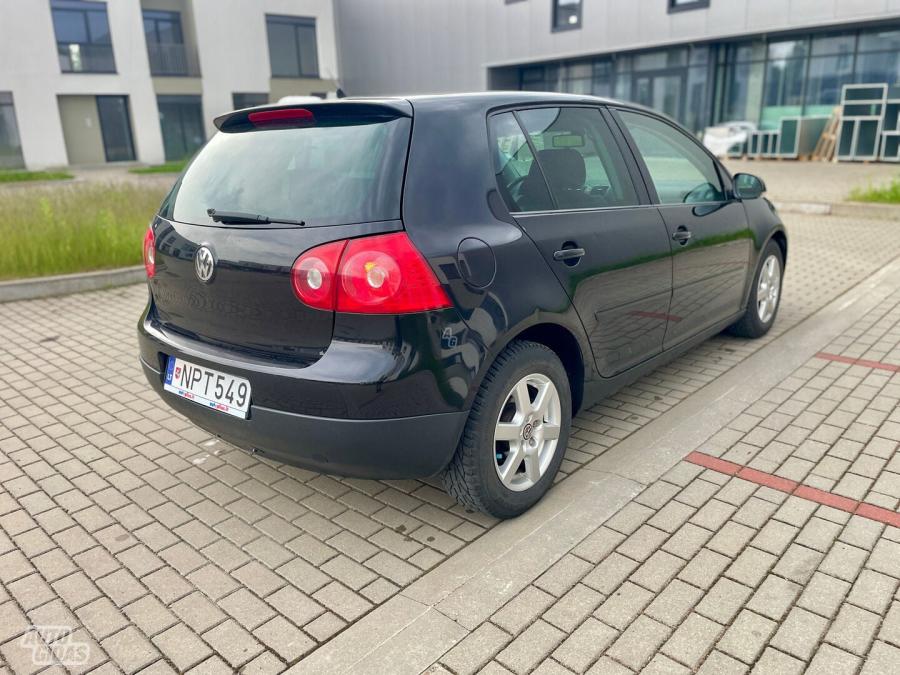 Melns Volkswagen Golf 2006 Viļņa, ar dzinēja tilpumu 1.60 L un nobraukumu 269 tūkst. km par 1900 €, foto 4 vietnē AUTOMOTO.COM.LV
