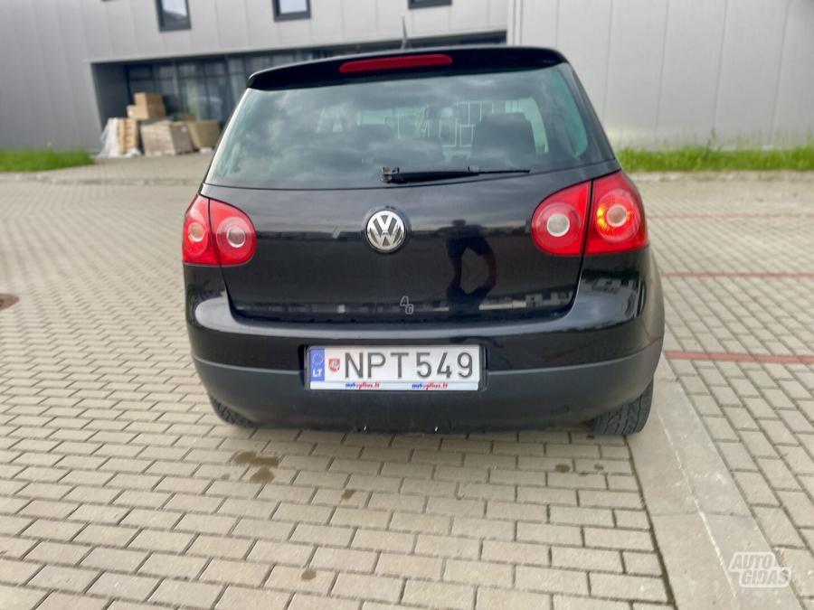Melns Volkswagen Golf 2006 Viļņa, ar dzinēja tilpumu 1.60 L un nobraukumu 269 tūkst. km par 1900 €, foto 10 vietnē AUTOMOTO.COM.LV