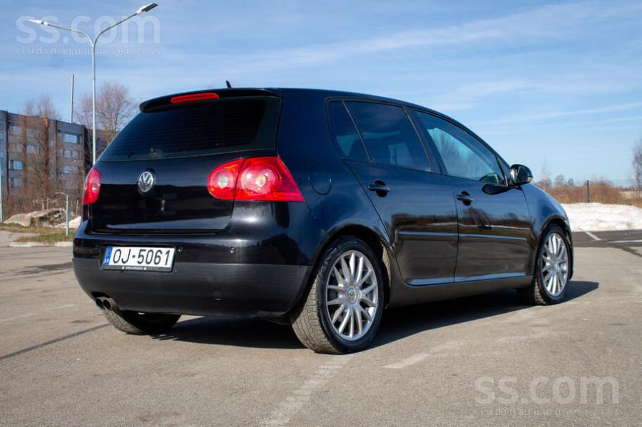 Black Volkswagen Golf 2006 in Jelgava, with an engine capacity of 2.00 L and mileage of 372 thousand km for 2790 €, photo 7 on AUTOMOTO.COM.LV