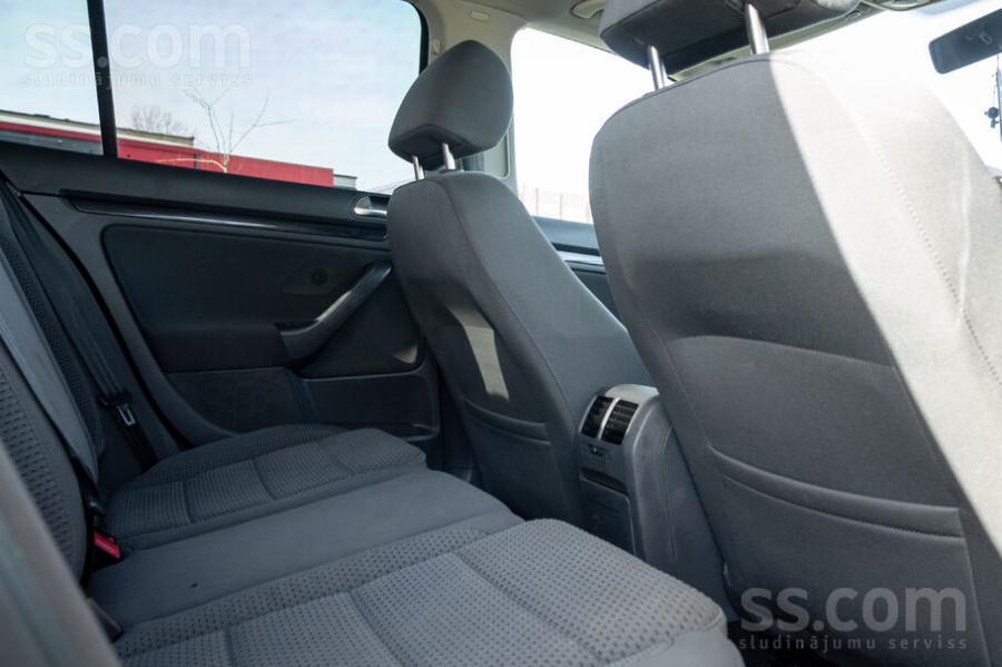 Black Volkswagen Golf 2006 in Jelgava, with an engine capacity of 2.00 L and mileage of 372 thousand km for 2790 €, photo 9 on AUTOMOTO.COM.LV