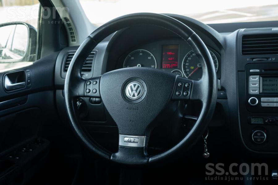 Black Volkswagen Golf 2006 in Jelgava, with an engine capacity of 2.00 L and mileage of 372 thousand km for 2790 €, photo 11 on AUTOMOTO.COM.LV