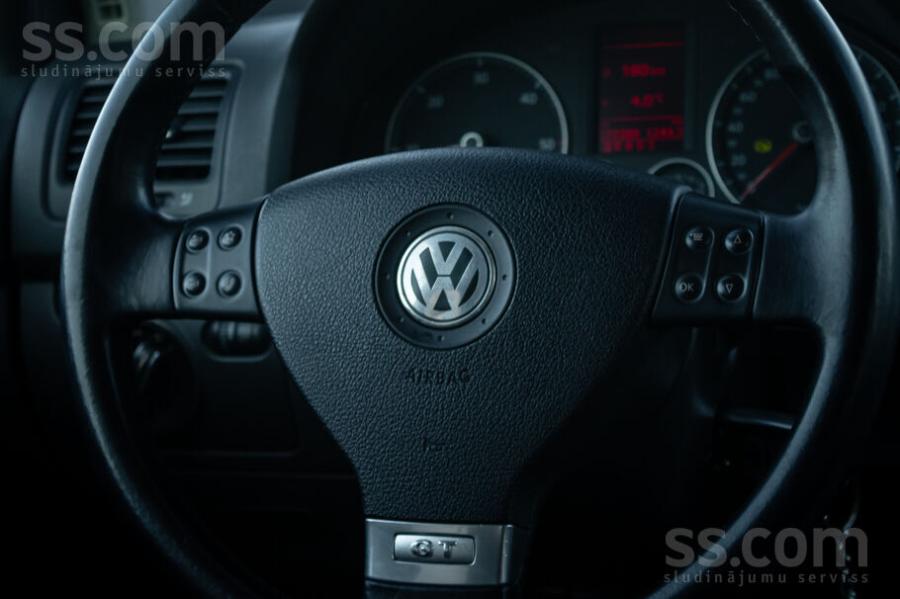Black Volkswagen Golf 2006 in Jelgava, with an engine capacity of 2.00 L and mileage of 372 thousand km for 2790 €, photo 12 on AUTOMOTO.COM.LV