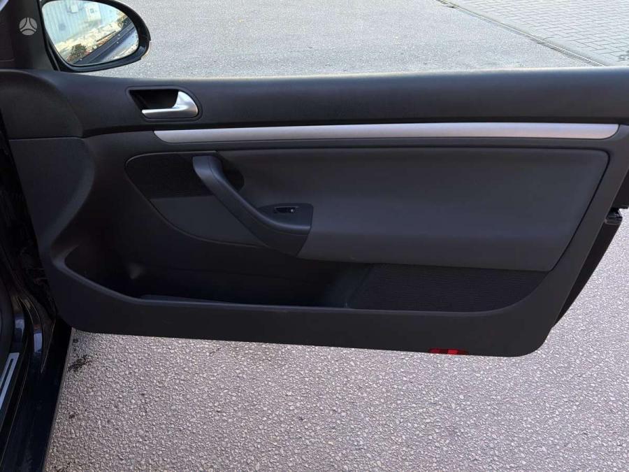 Melns Volkswagen Golf 2006 Kretinga, ar dzinēja tilpumu 1.90 L un nobraukumu 303 tūkst. km par 1850 €, foto 15 vietnē AUTOMOTO.COM.LV