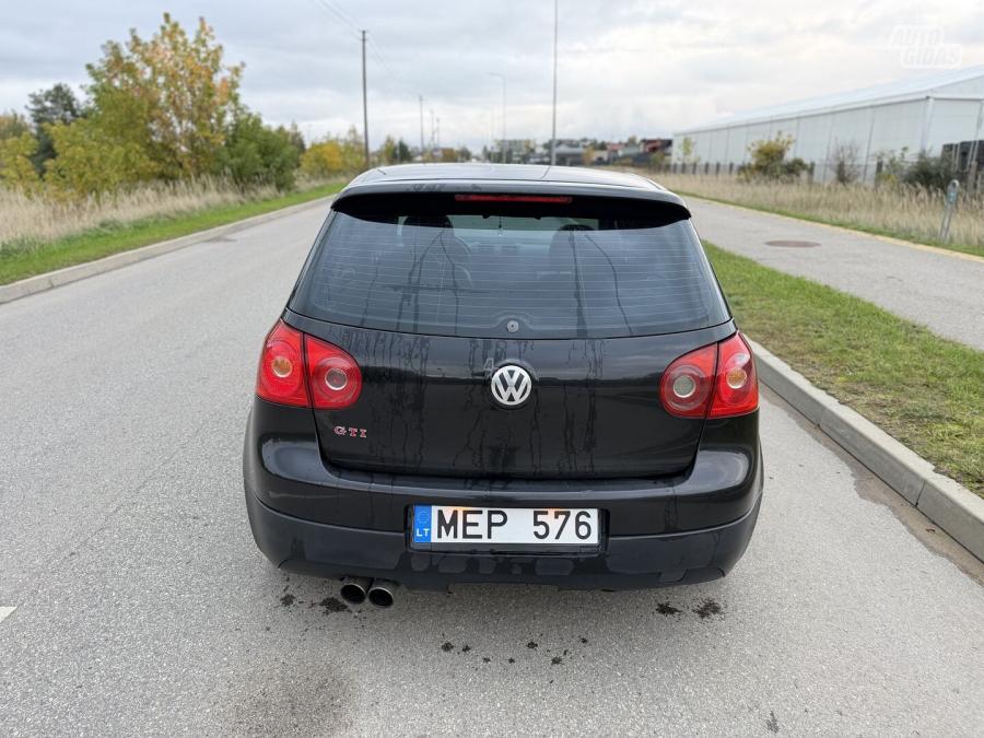 Melns Volkswagen Golf 2006 Ukmergė, ar dzinēja tilpumu 2.00 L un nobraukumu 341 tūkst. km par 1650 €, foto 5 vietnē AUTOMOTO.COM.LV