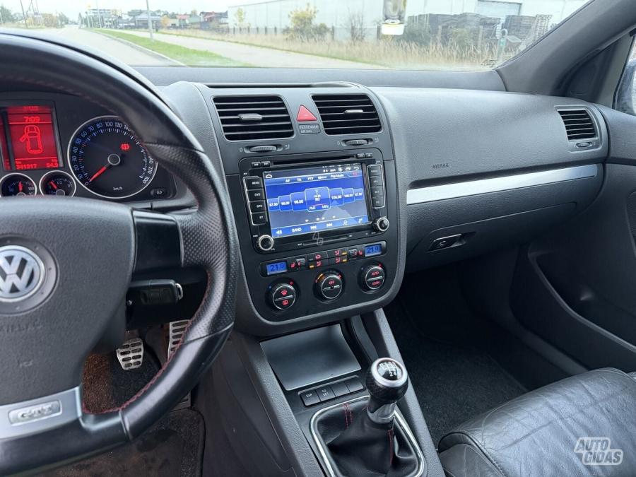 Melns Volkswagen Golf 2006 Ukmergė, ar dzinēja tilpumu 2.00 L un nobraukumu 341 tūkst. km par 1650 €, foto 12 vietnē AUTOMOTO.COM.LV