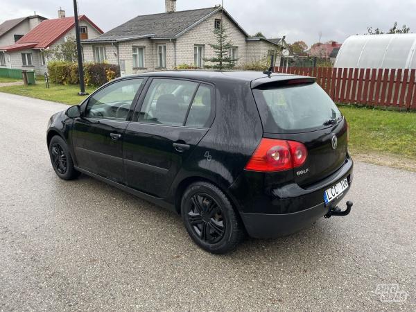 Volkswagen Golf 2006 Alīta vietnē Melns Volkswagen Golf 2006 Alīta, ar dzinēja tilpumu 1.40 L un nobraukumu 224 tūkst. km par 1350 €, foto 4 vietnē AUTOMOTO.COM.LV