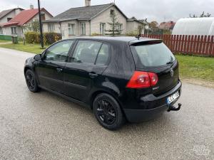 Black Volkswagen Golf 2006 in Alytus, with an engine capacity of 1.40 L and mileage of 224 thousand km for 1350 €, photo 4 on AUTOMOTO.COM.LV