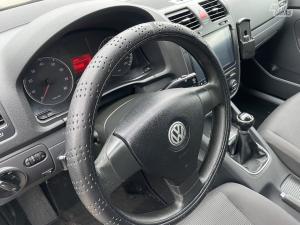 Black Volkswagen Golf 2006 in Alytus, with an engine capacity of 1.40 L and mileage of 224 thousand km for 1350 €, photo 10 on AUTOMOTO.COM.LV