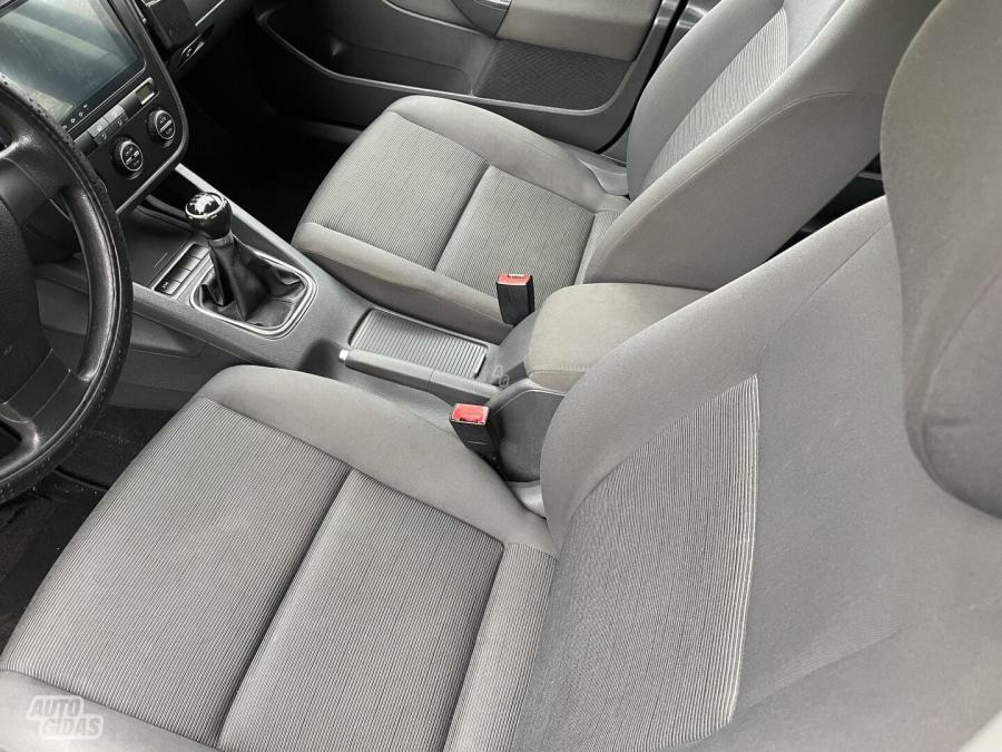 Black Volkswagen Golf 2006 in Alytus, with an engine capacity of 1.40 L and mileage of 224 thousand km for 1350 €, photo 13 on AUTOMOTO.COM.LV